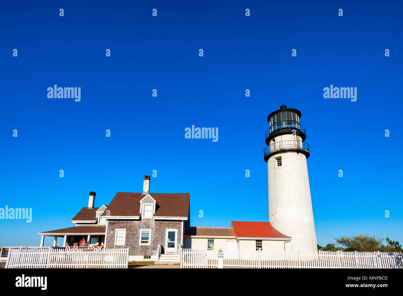 Cap cod house hi-res stock photography and images - Alamy