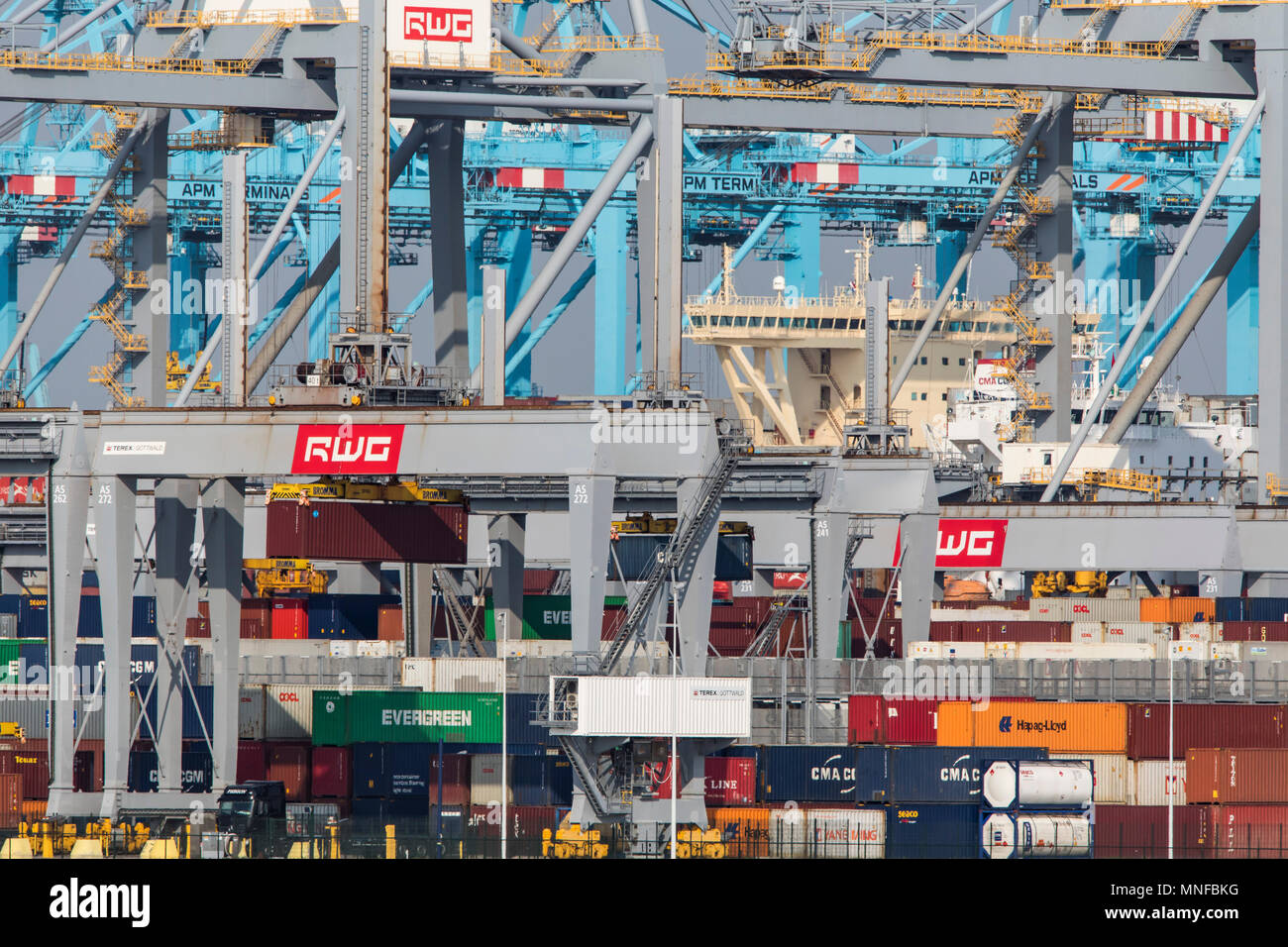 Rwg container terminals hi-res stock photography and images - Alamy