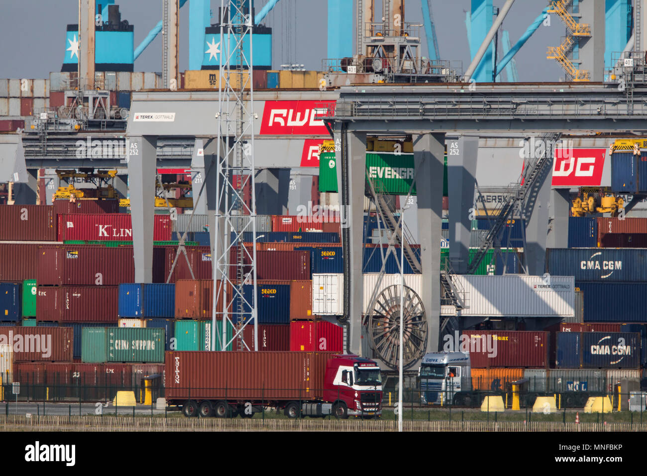 Rwg container terminals hi-res stock photography and images - Alamy