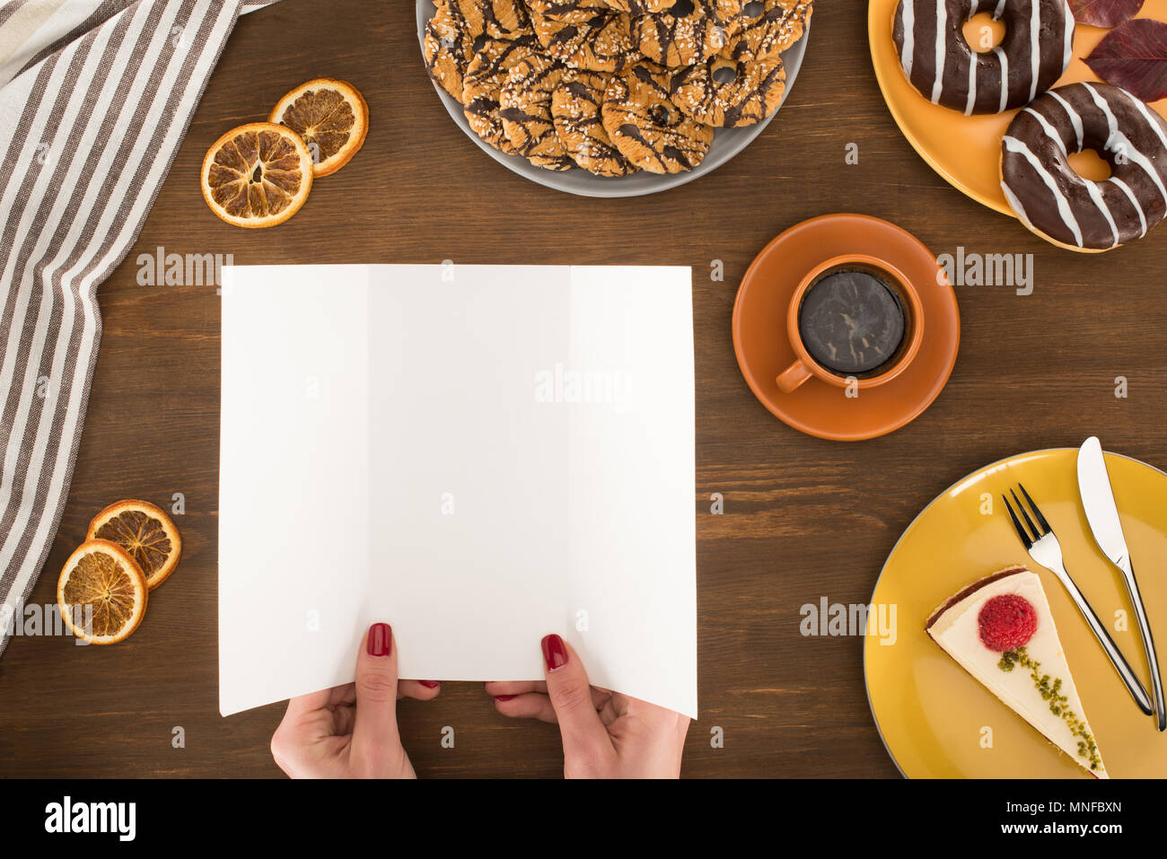 Cake slices hands hi-res stock photography and images - Alamy