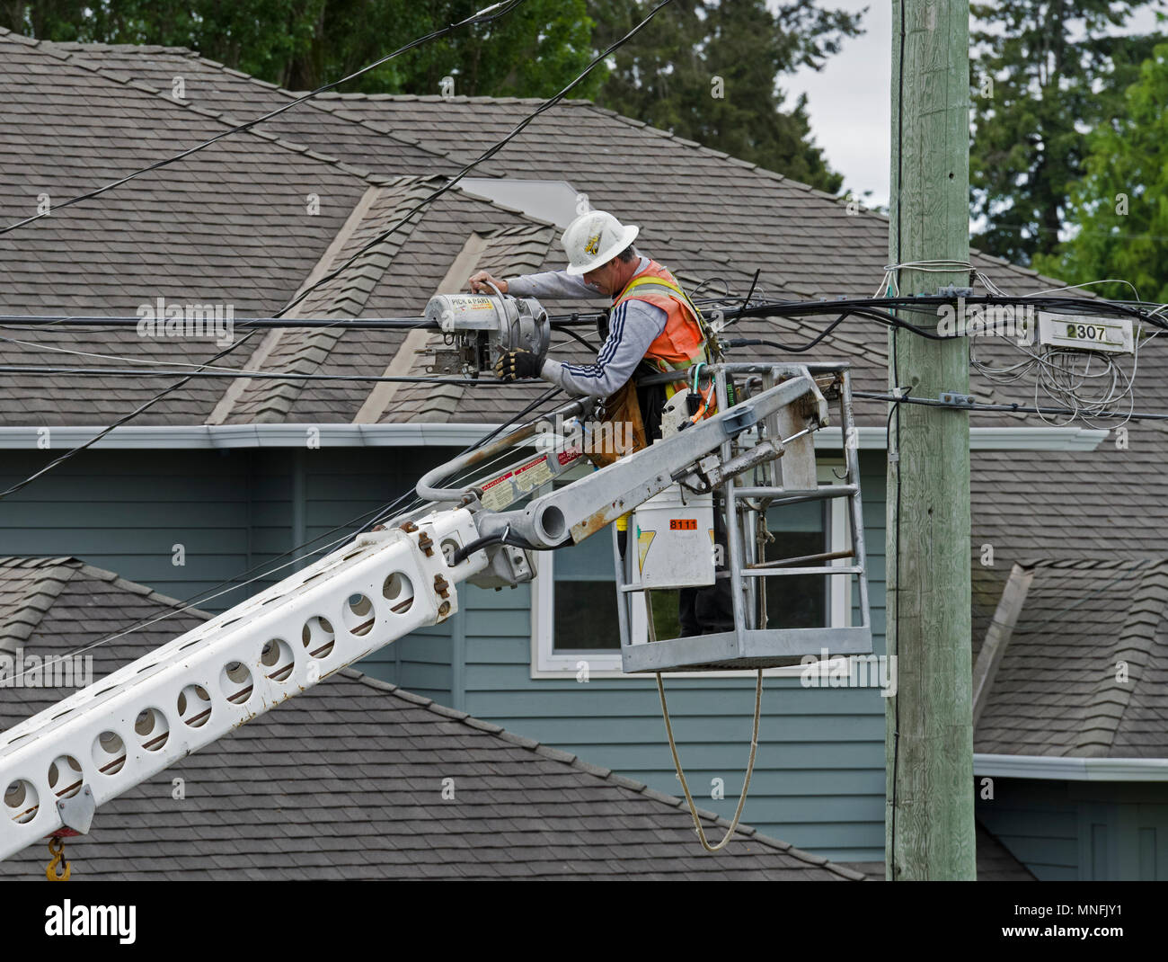 Cable truck hi-res stock photography and images - Alamy