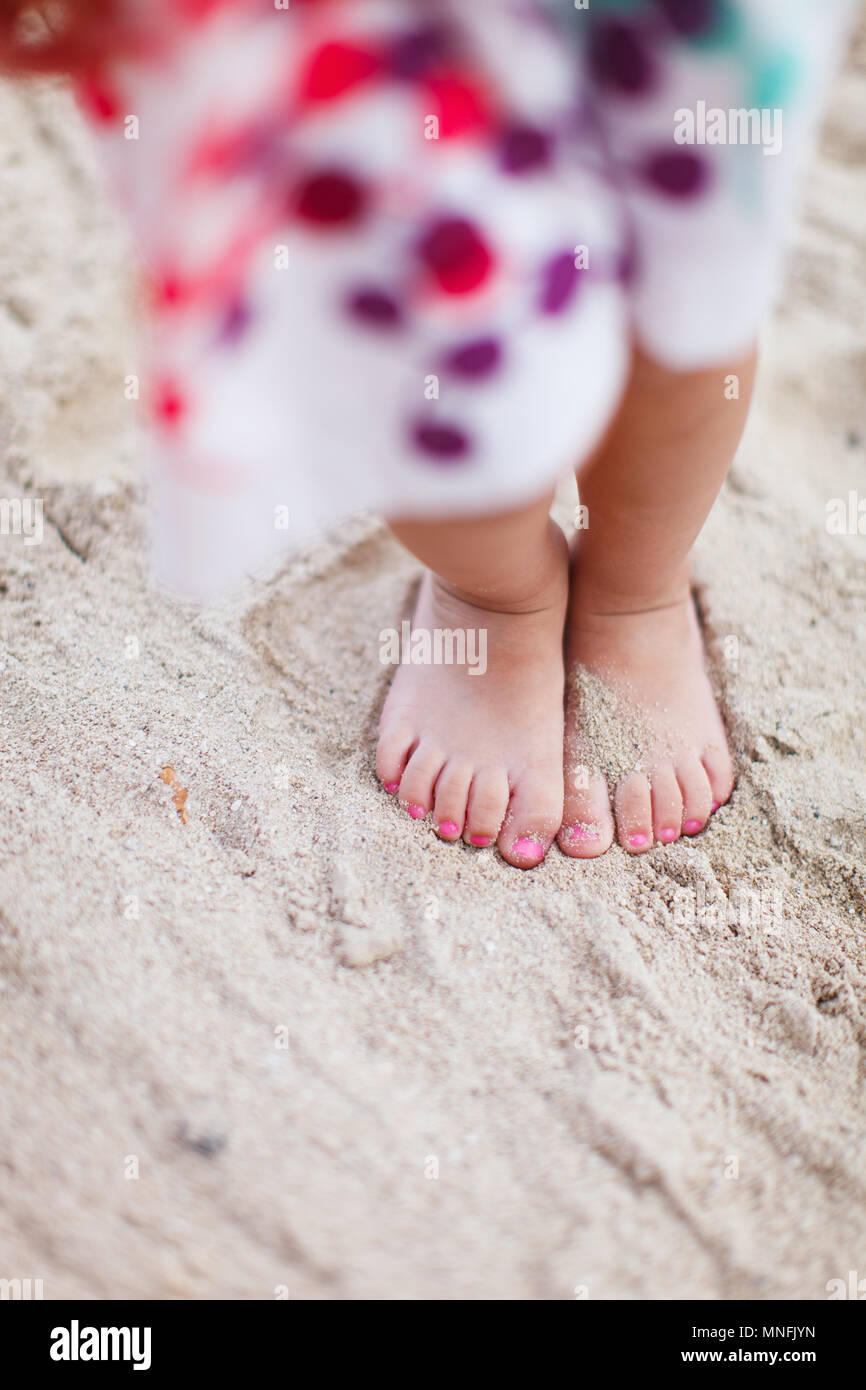 Little girl feet hi-res stock photography and images - Alamy