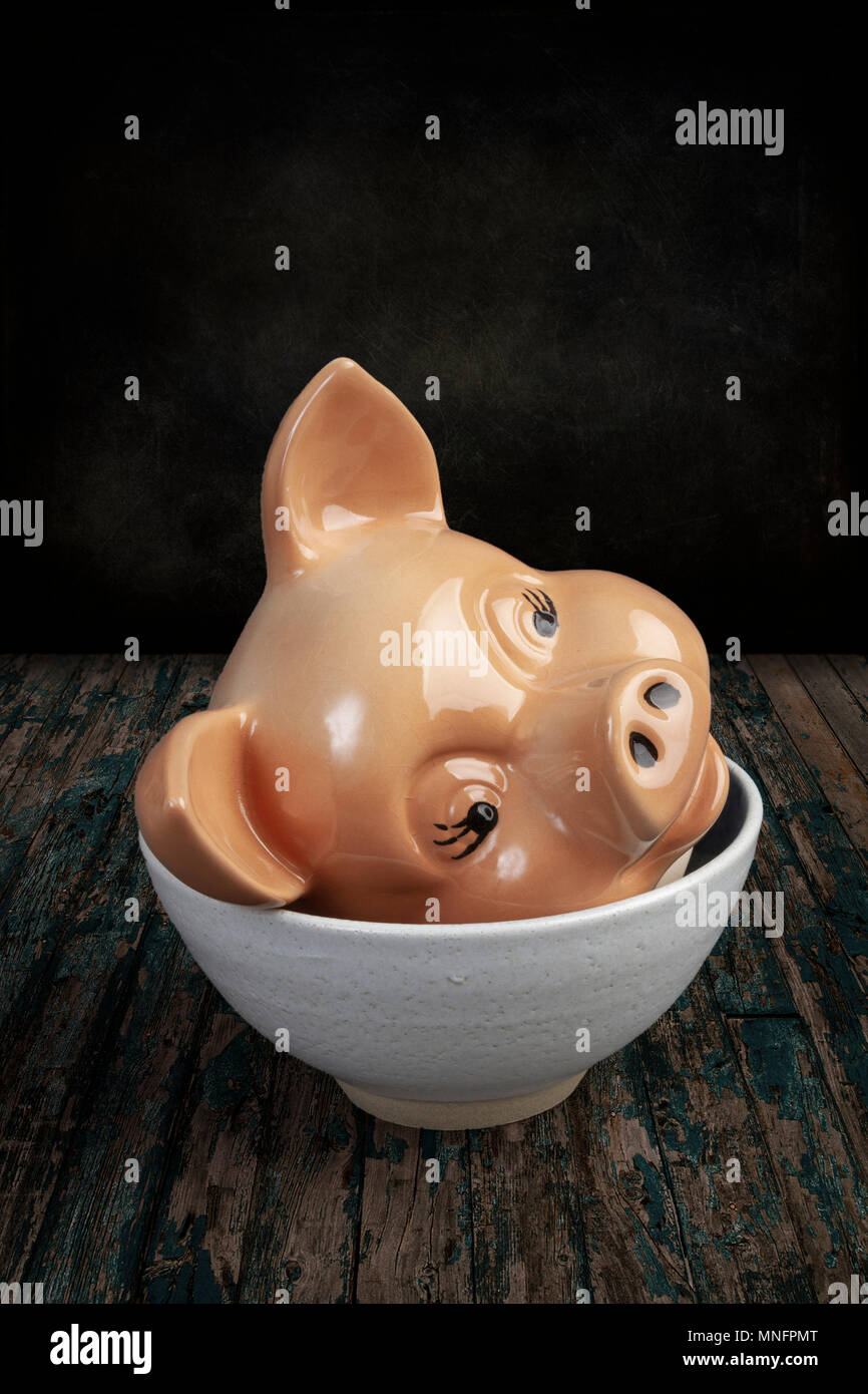 Ceramic pigs hi-res stock photography and images - Alamy