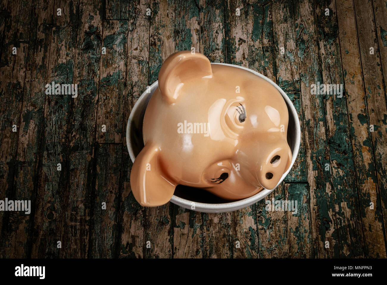 Pigs head table hi-res stock photography and images - Alamy