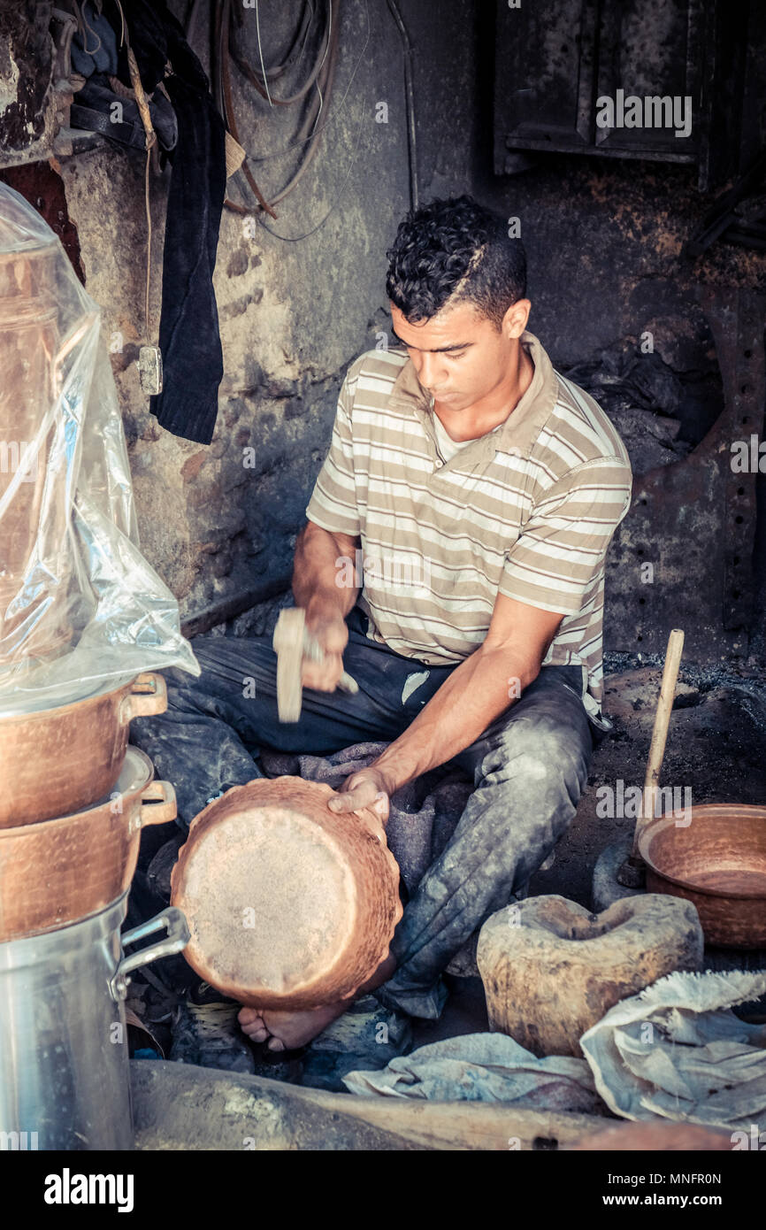 Street worker hi-res stock photography and images - Alamy