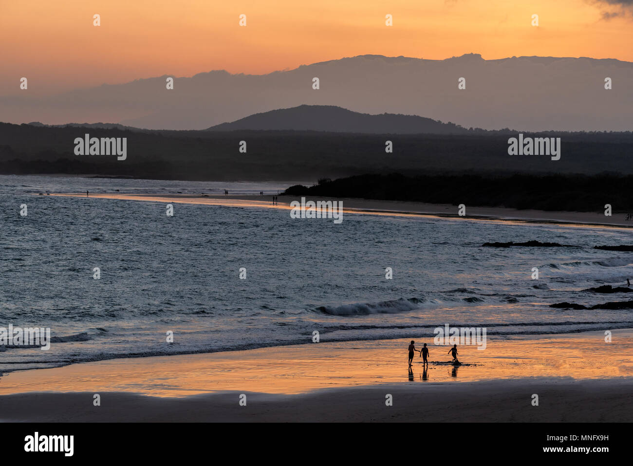 Kids playing on the beach hi-res stock photography and images - Alamy