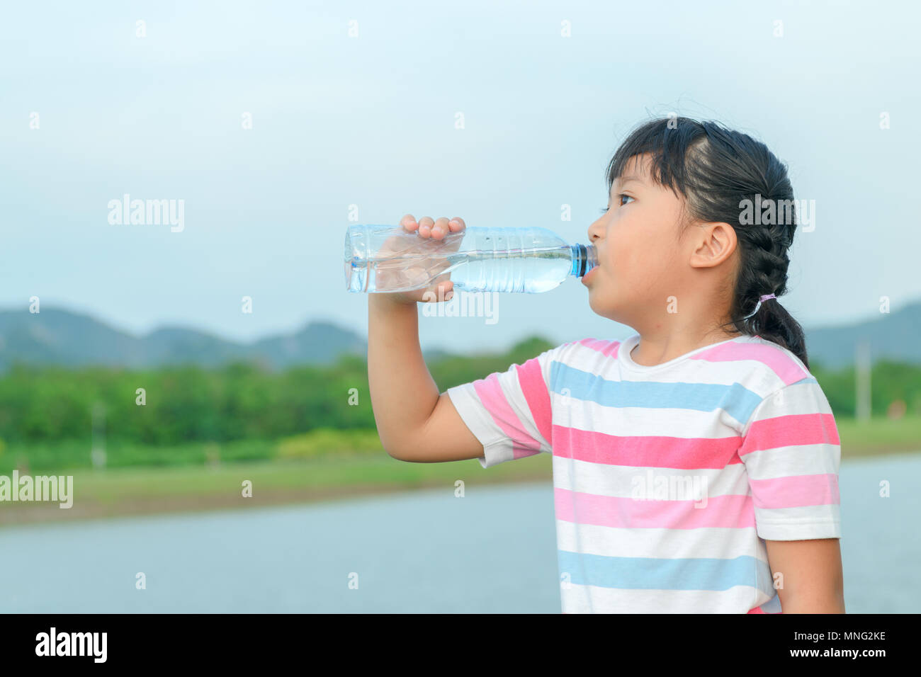 Kids Drinking Water Stock Photos & Kids Drinking Water Stock Images - Alamy