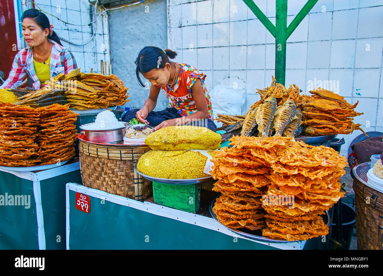 Fried prawn fritters hi-res stock photography and images - Alamy