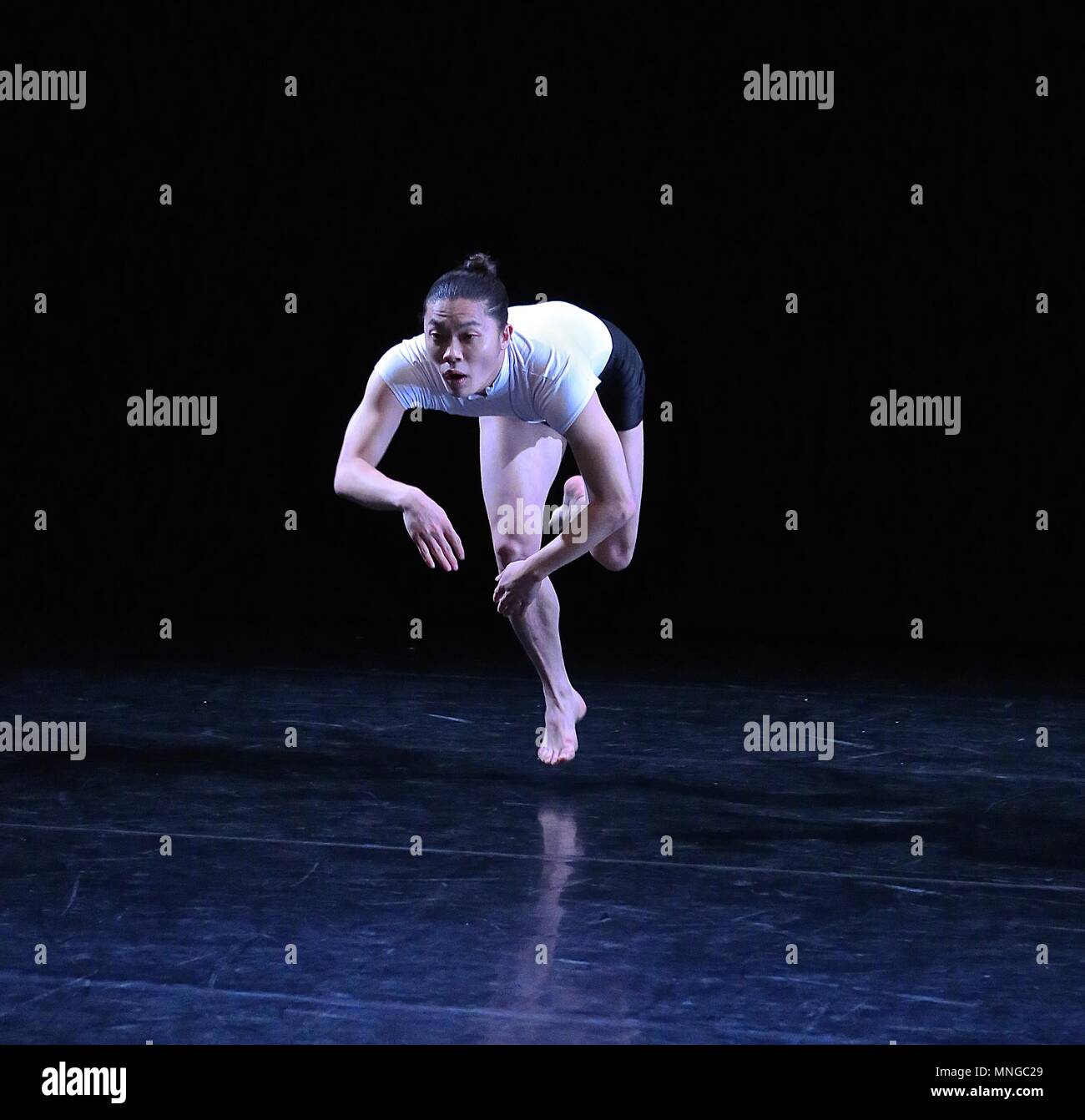 Of korean dance at the place in may hi-res stock photography and images ...