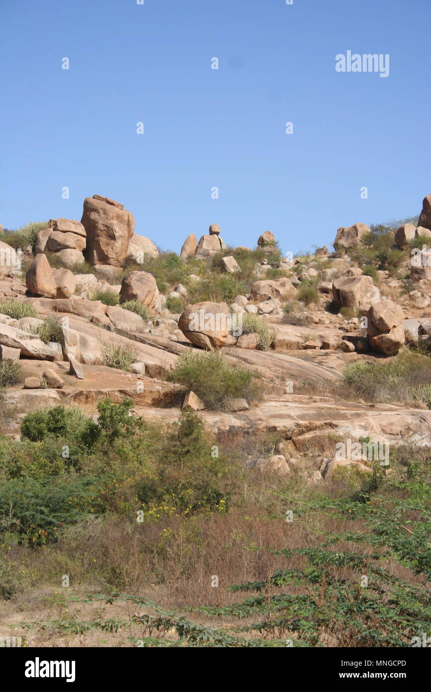 Huge boulders hi-res stock photography and images - Alamy