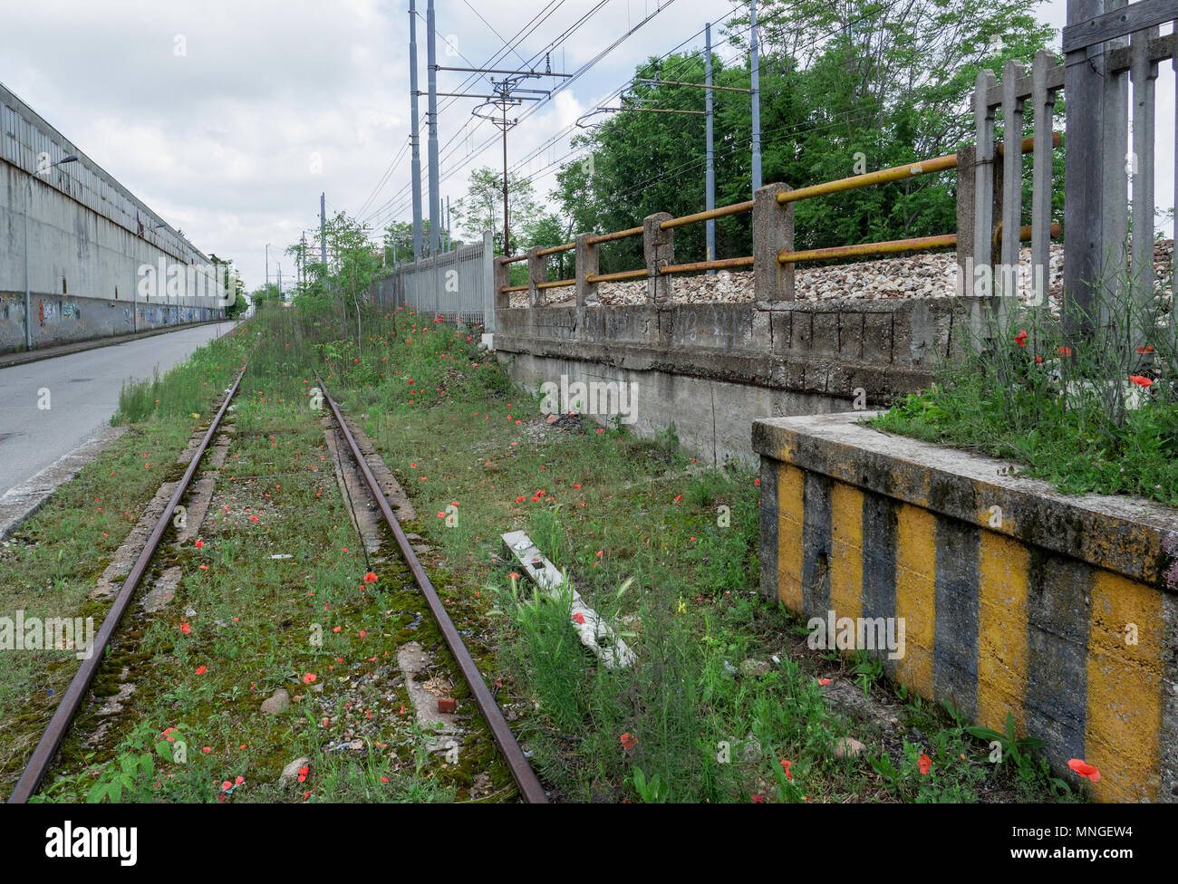 Abandoned track hi-res stock photography and images - Alamy