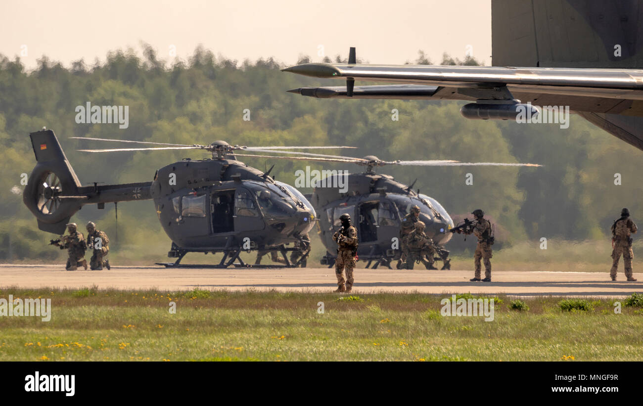 Military demonstration hi-res stock photography and images - Alamy