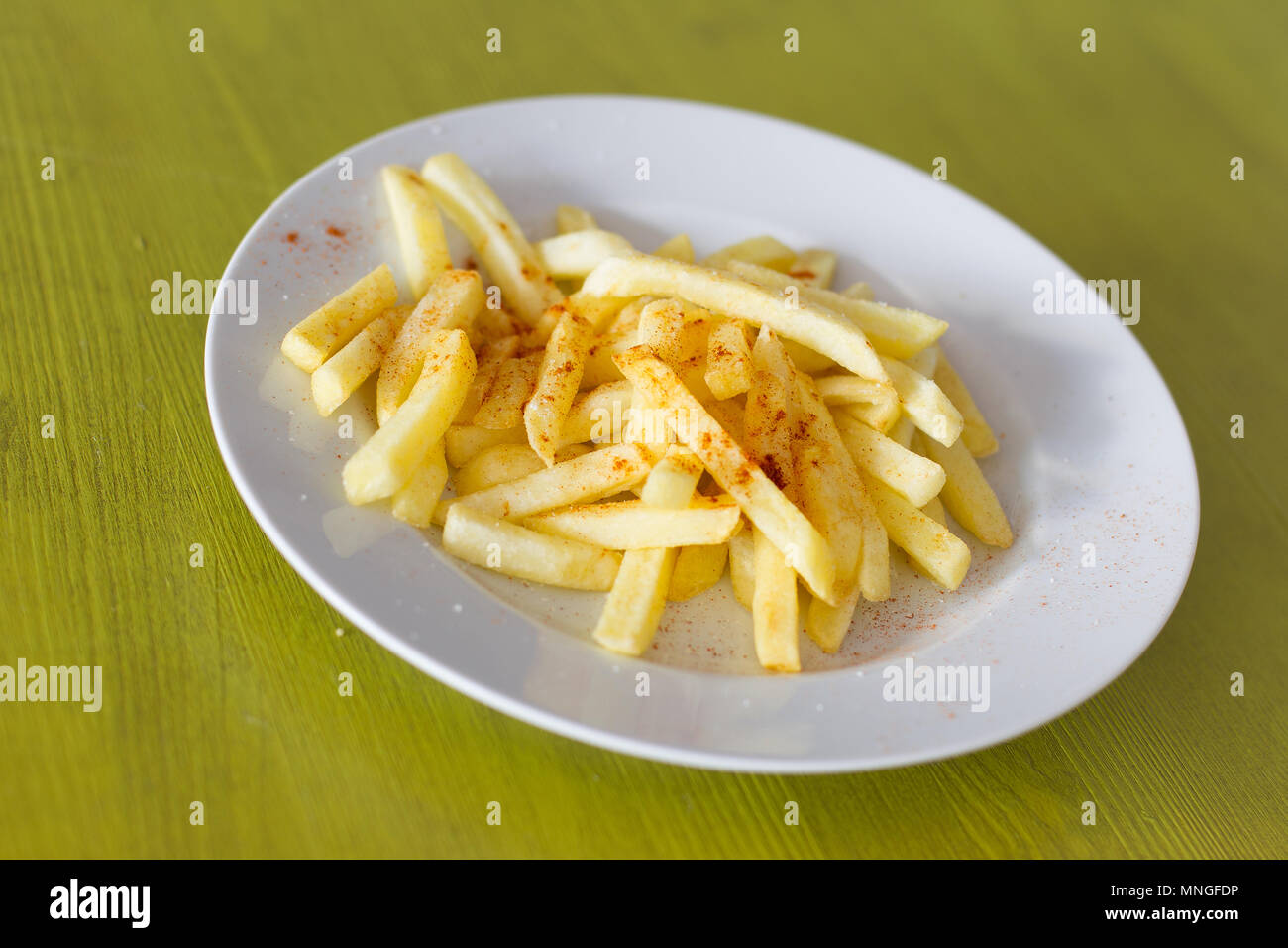 Plate laying hi-res stock photography and images - Alamy