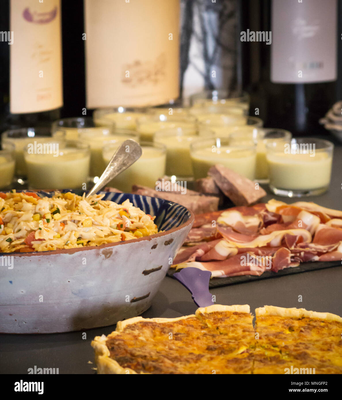 Bordeaux wine chateaux hi-res stock photography and images - Alamy