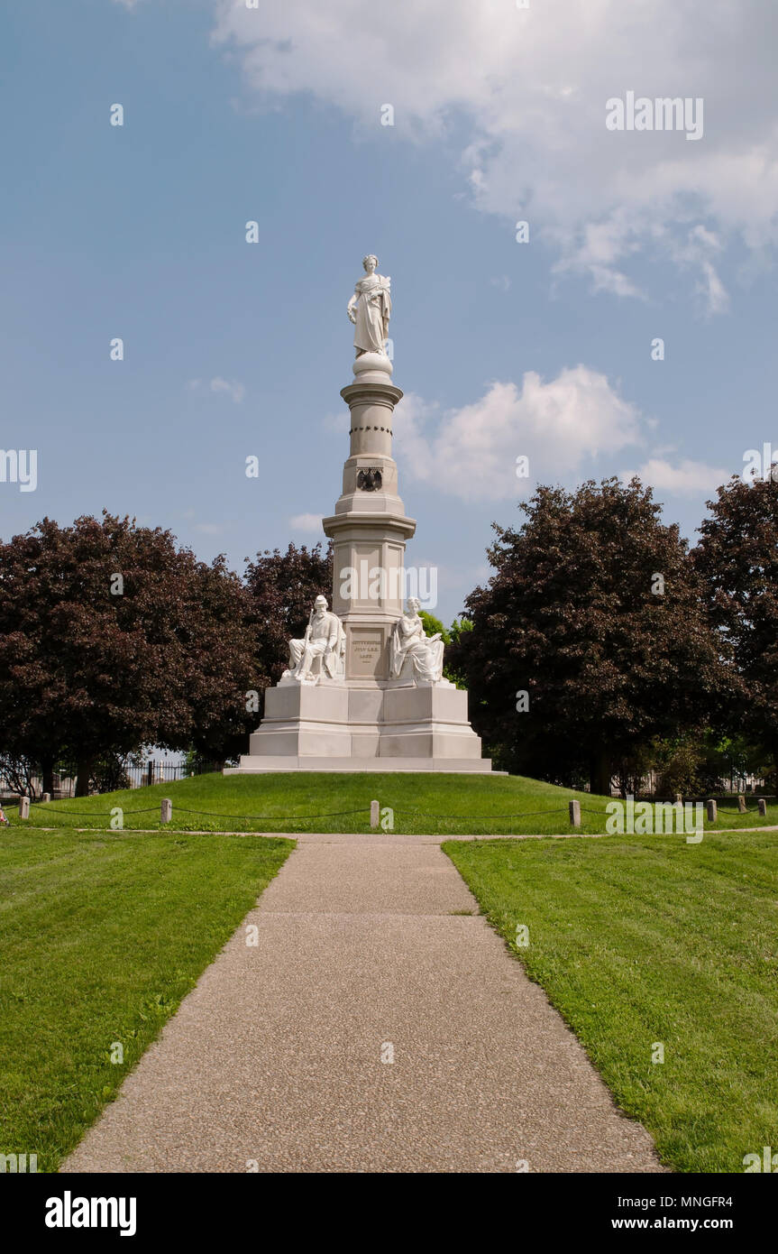 The Soldiers National Monument in the Gettysburg National Cemetery ...
