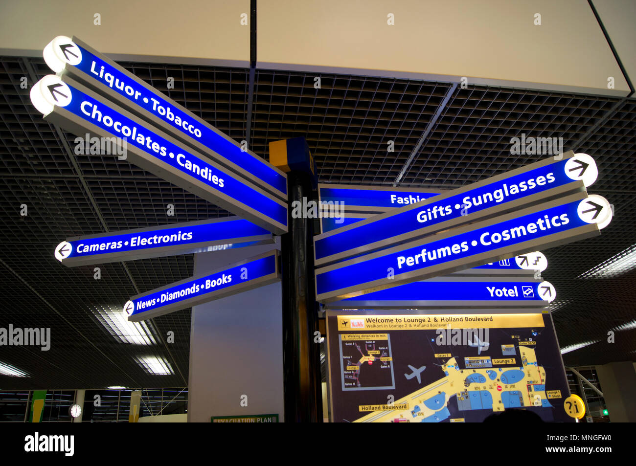 Schiphol airport amsterdam sign hi-res stock photography and images - Alamy