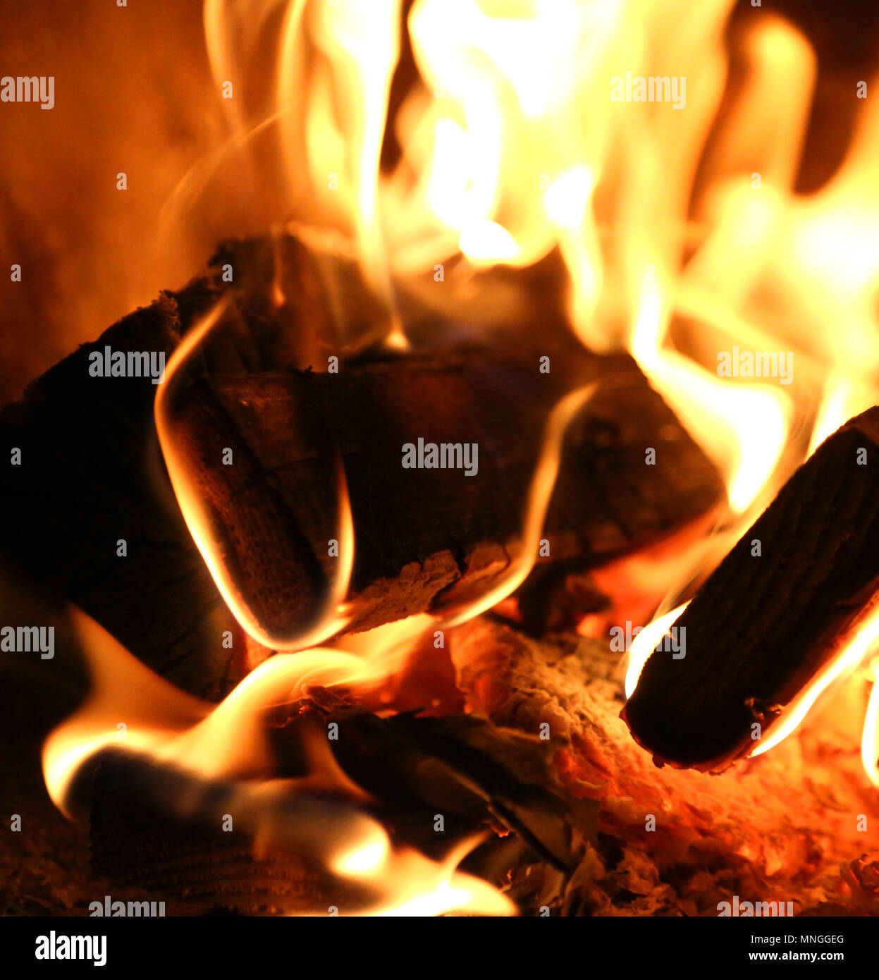 Burnt pieces of wood hi-res stock photography and images - Alamy