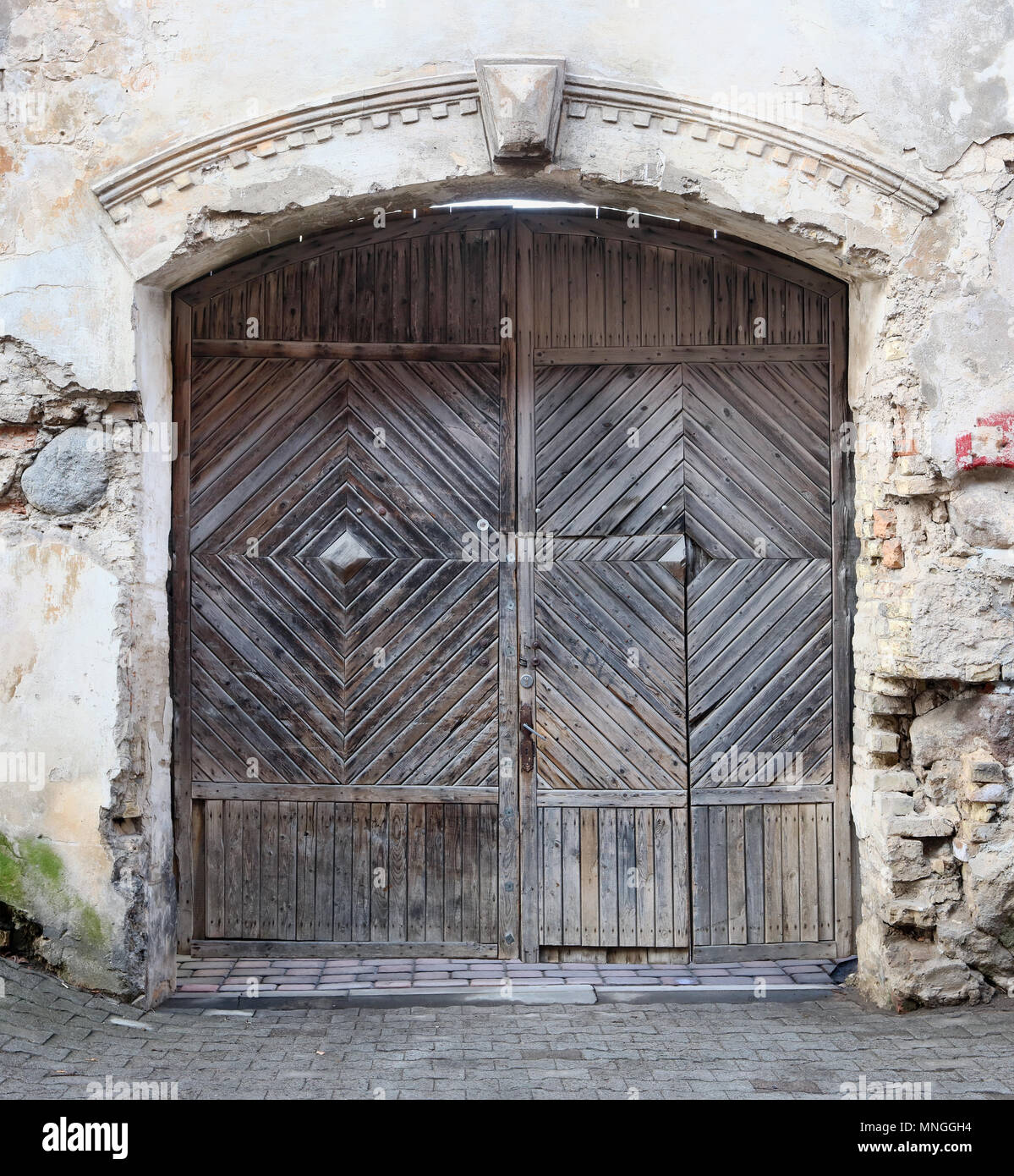 Large wooden gates hi-res stock photography and images - Alamy