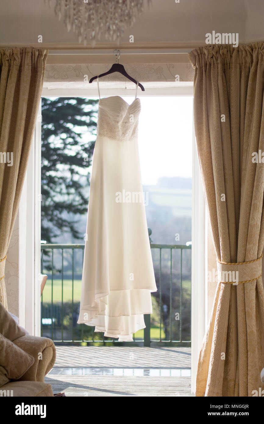 Big wedding dress hi-res stock photography and images - Alamy