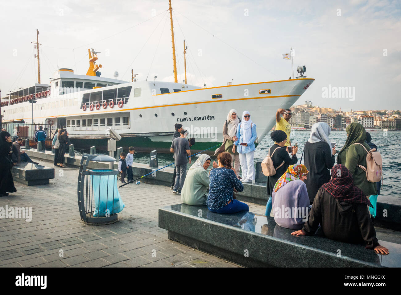 Istanbul Turkey street people Stock Photo - Alamy