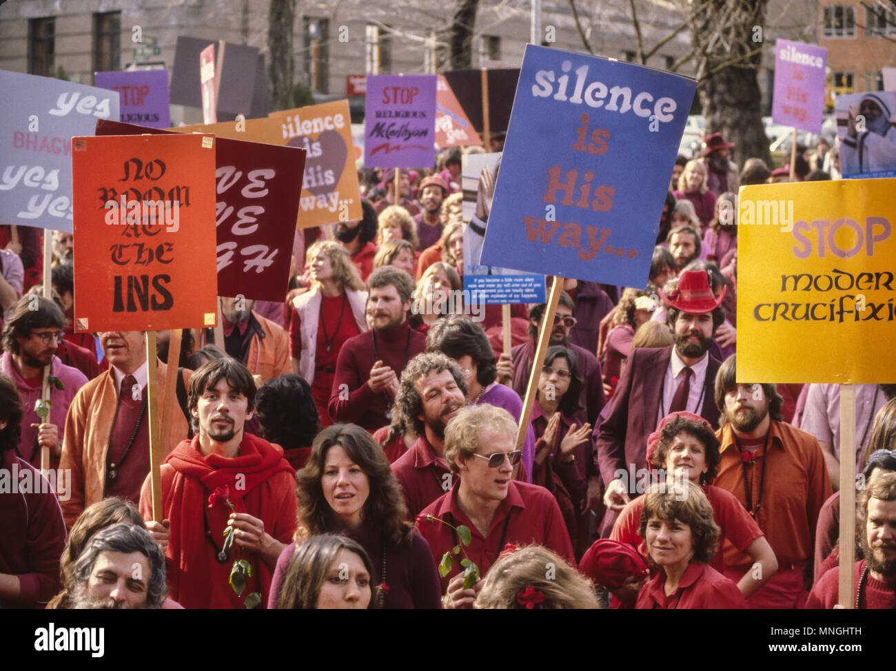 Cult leader and followers hi-res stock photography and images - Alamy