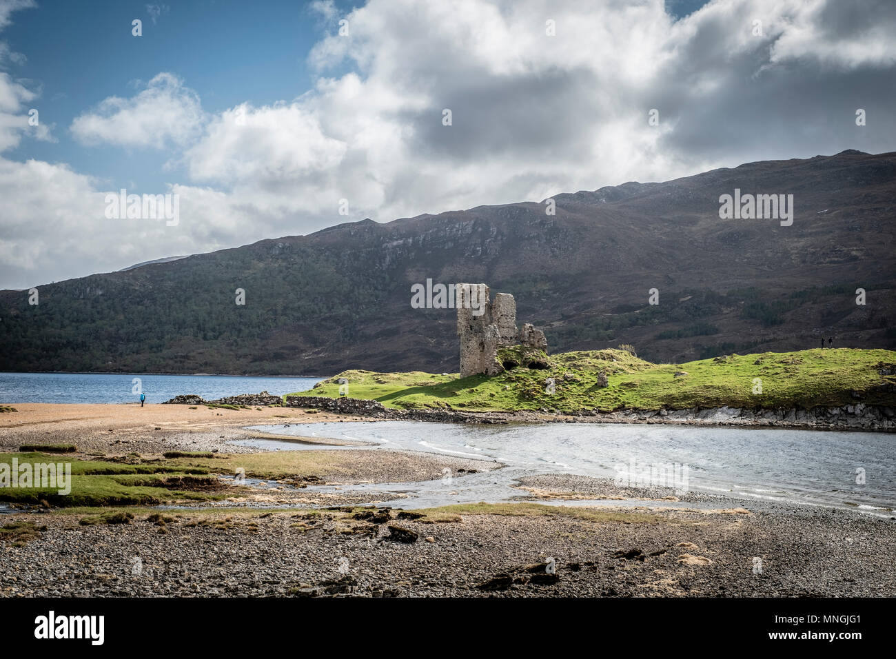 The ruins of Ardvreck Castle, Loch Assynt, an ancient lochside castle ...