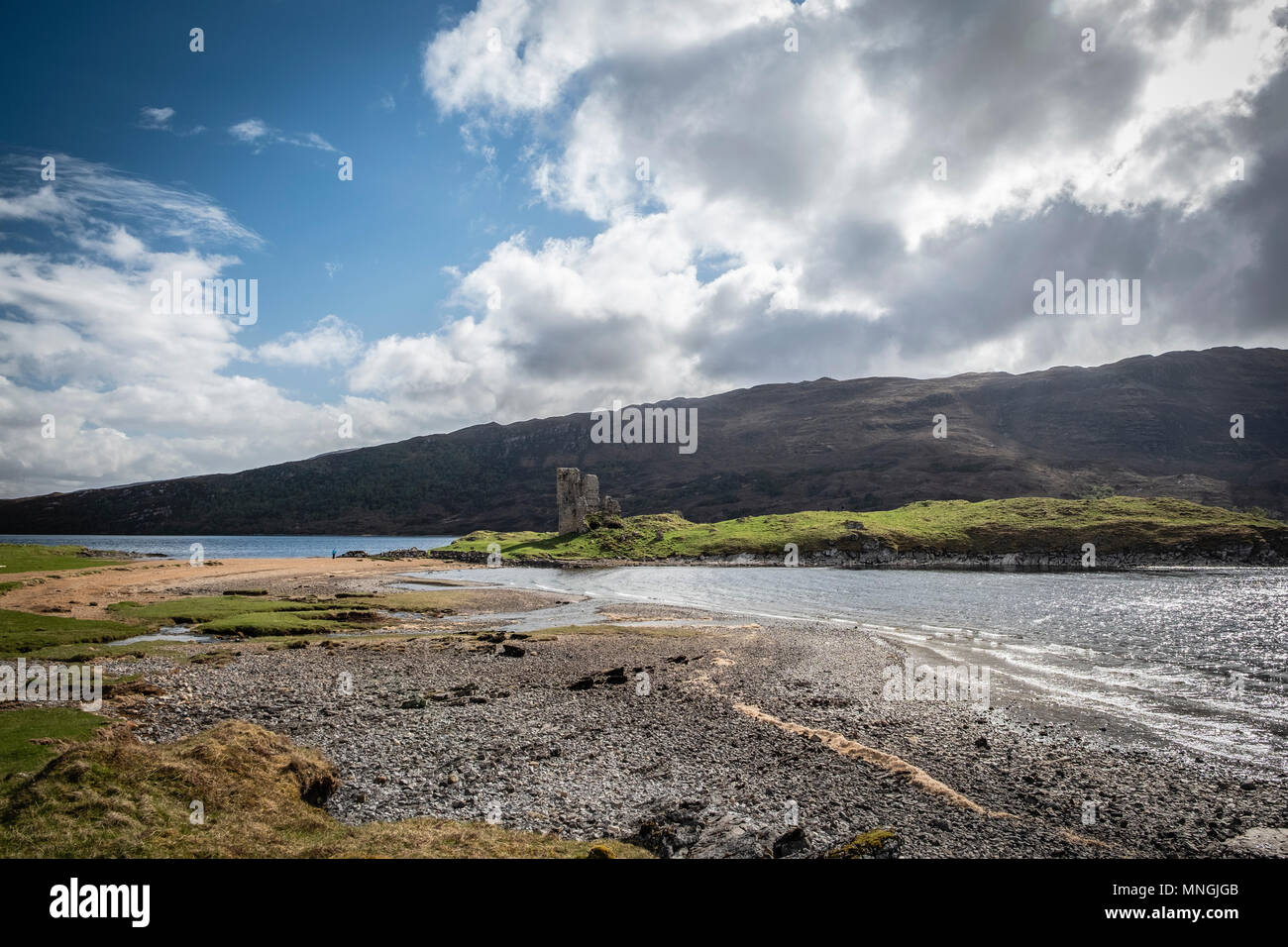 The ruins of Ardvreck Castle, Loch Assynt, an ancient lochside castle ...