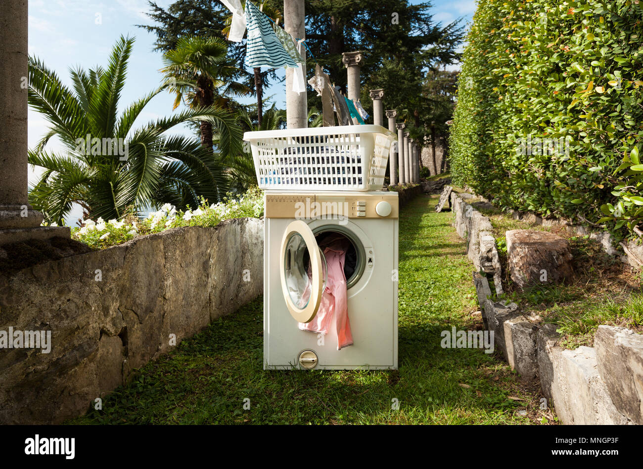 old washing machine in a garden, outdoors Stock Photo - Alamy