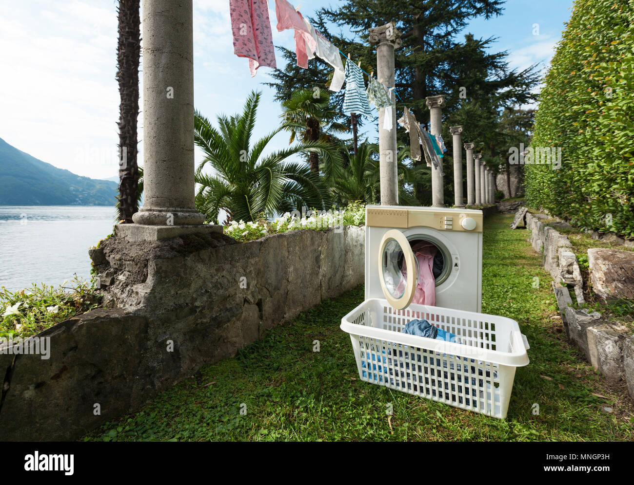 Empty hanging basket garden hi-res stock photography and images - Alamy
