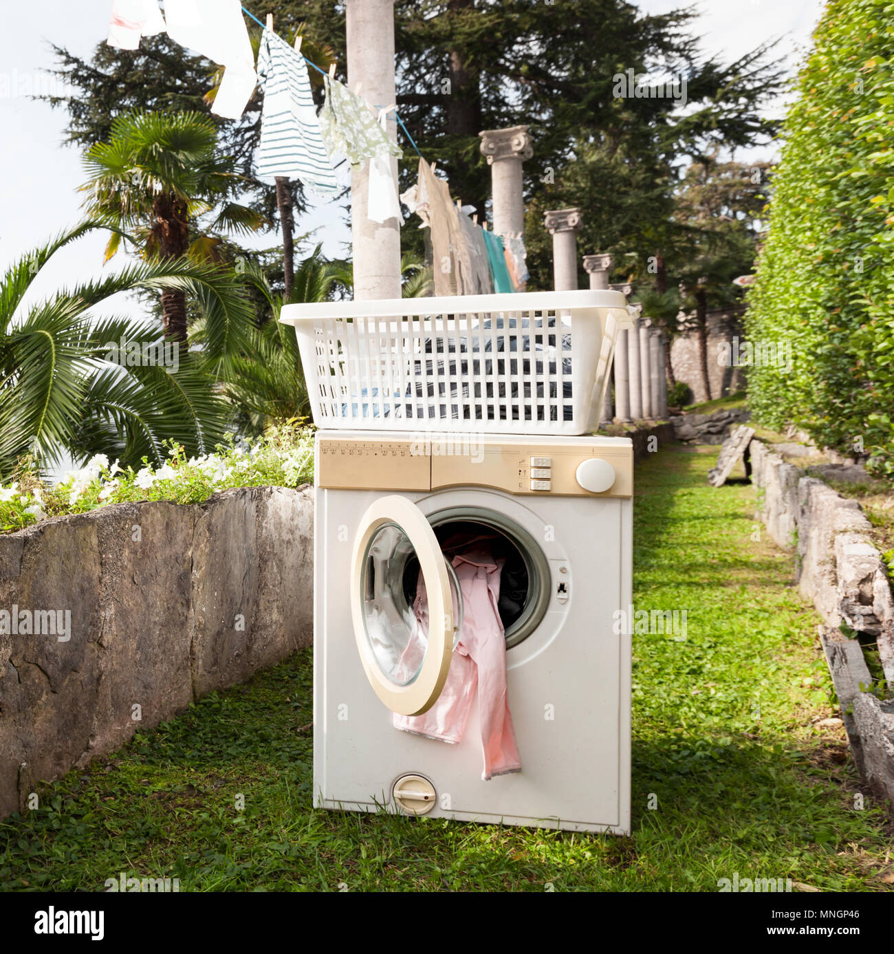 old washing machine in a garden, outdoors Stock Photo - Alamy