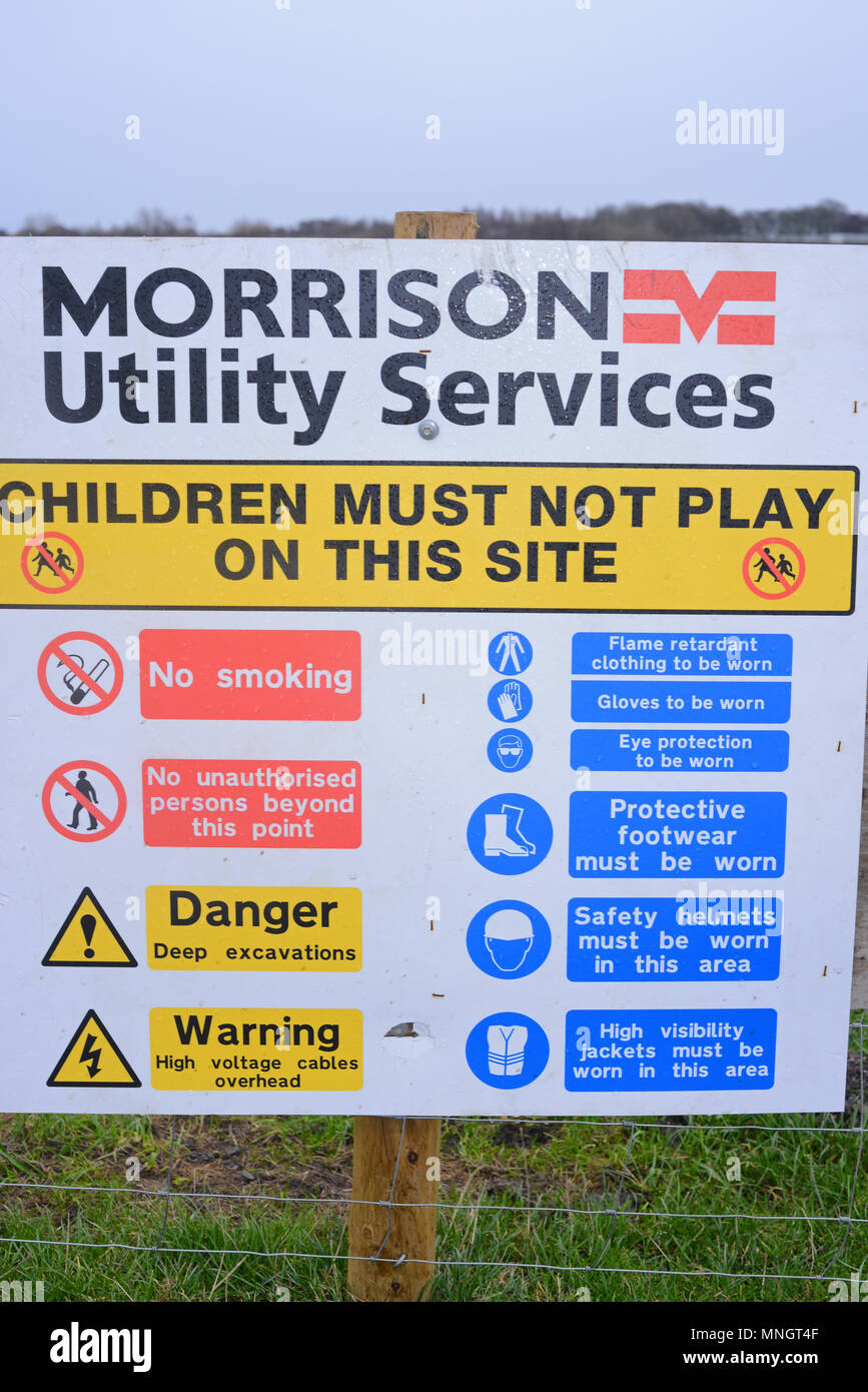 Employee warning sign hi-res stock photography and images - Alamy