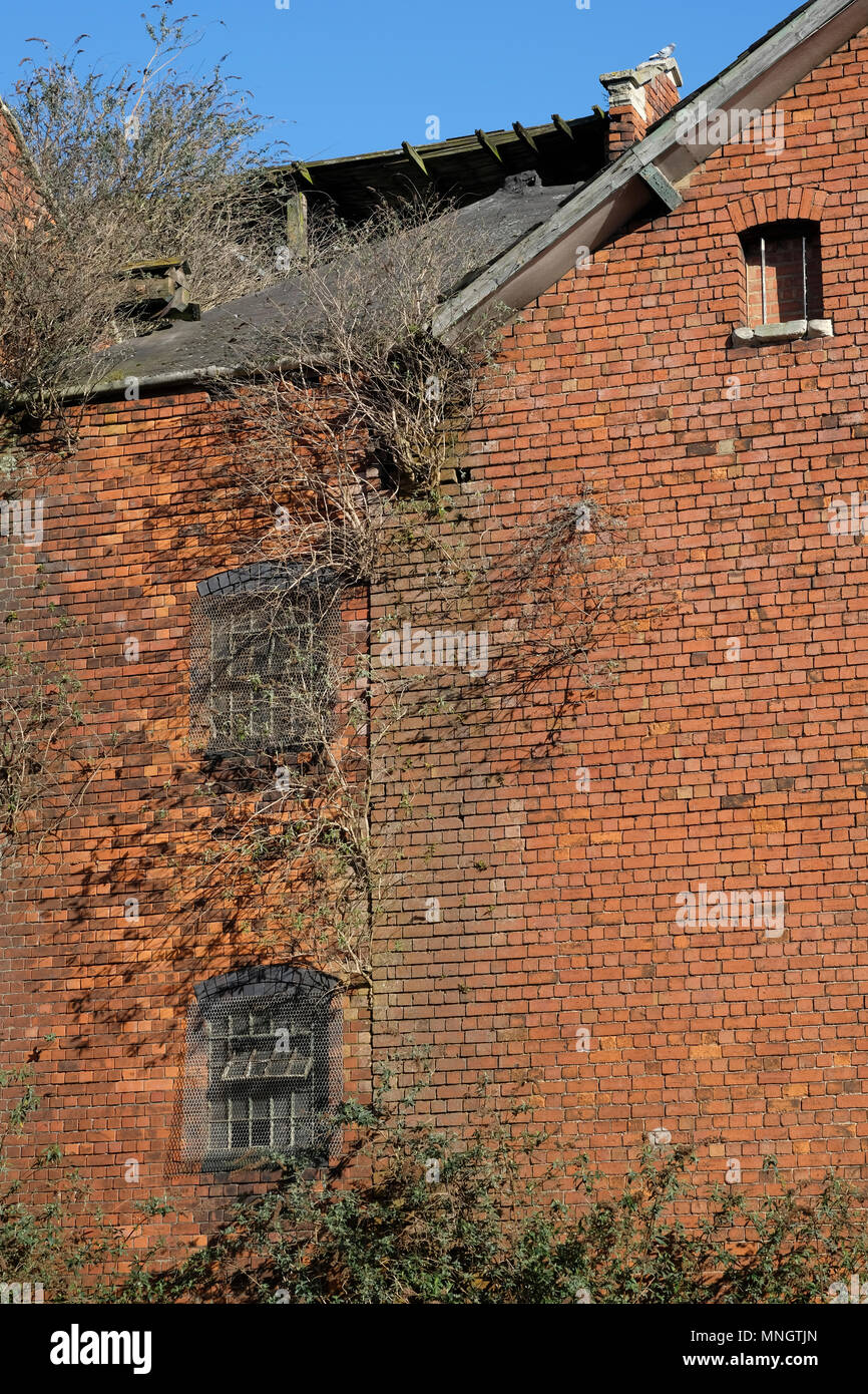 Derelict buildings at Bakers Quay in Gloucester,England Stock Photo - Alamy