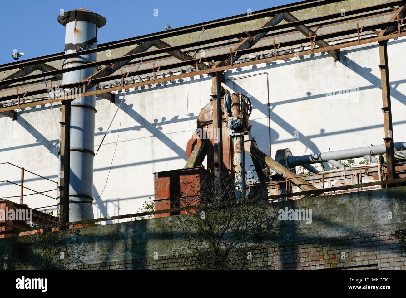 Derelict buildings at Bakers Quay in Gloucester,England Stock Photo - Alamy