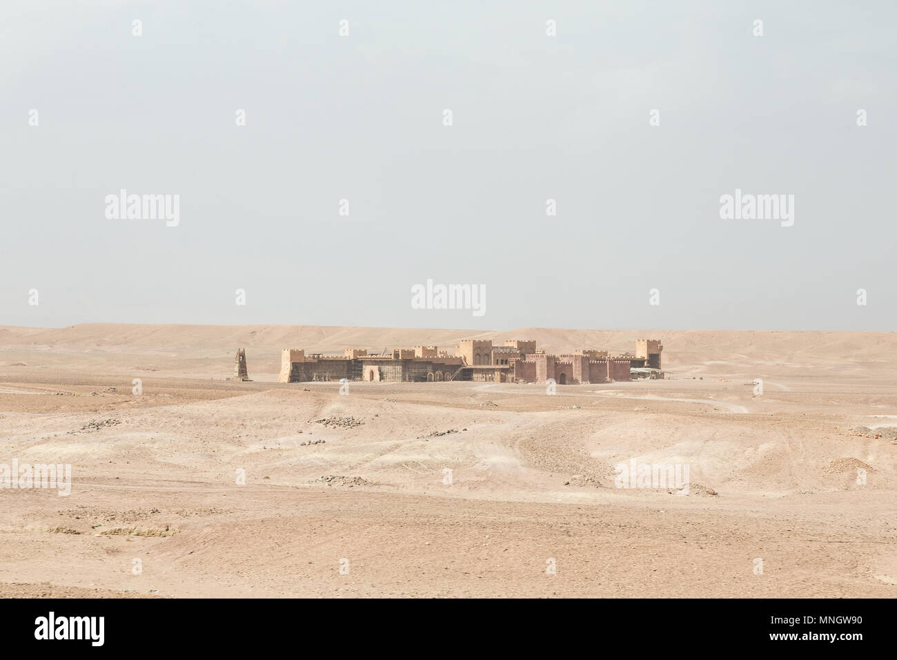 Movie set desert hi-res stock photography and images - Alamy