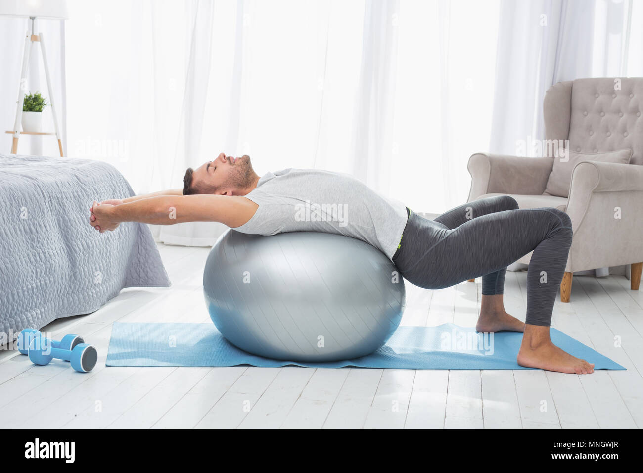 Well built man hi-res stock photography and images - Alamy