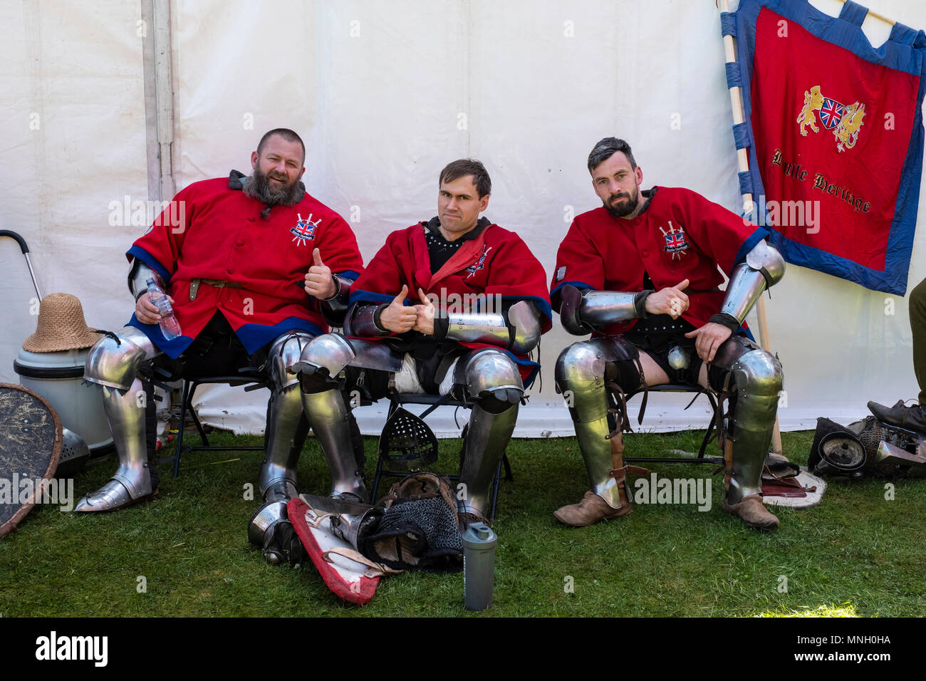 English knights rest during the International Medieval Combat ...