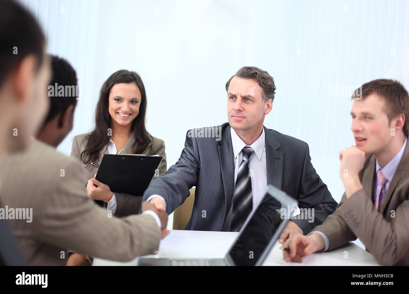 welcome and handshake business partners Stock Photo - Alamy
