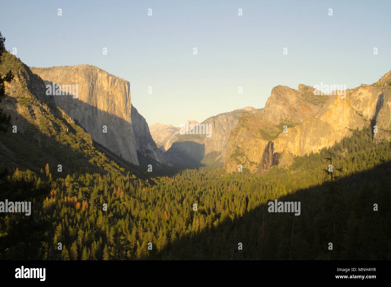 Yosemite valley granite formations hi-res stock photography and images ...