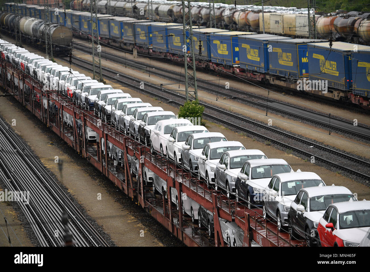 Rail freight traffic, goods traffic, freight car transport, new cars ...