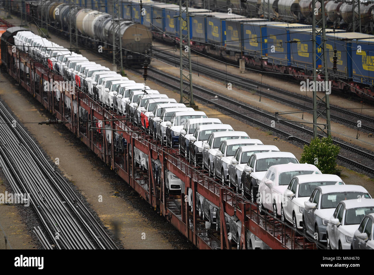 Rail freight traffic, goods traffic, freight car transport, new cars ...