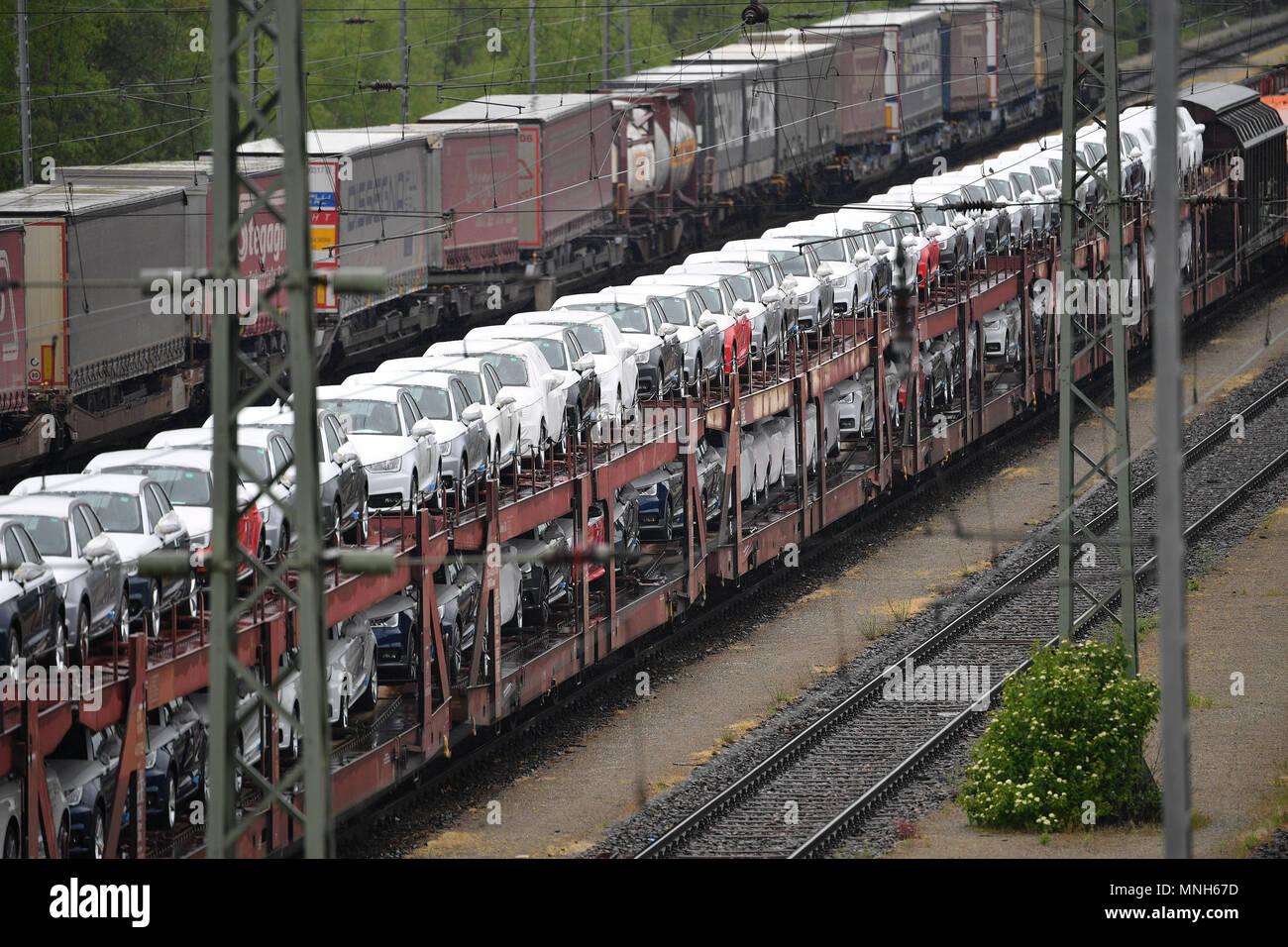 Rail freight traffic, goods traffic, freight car transport, new cars ...