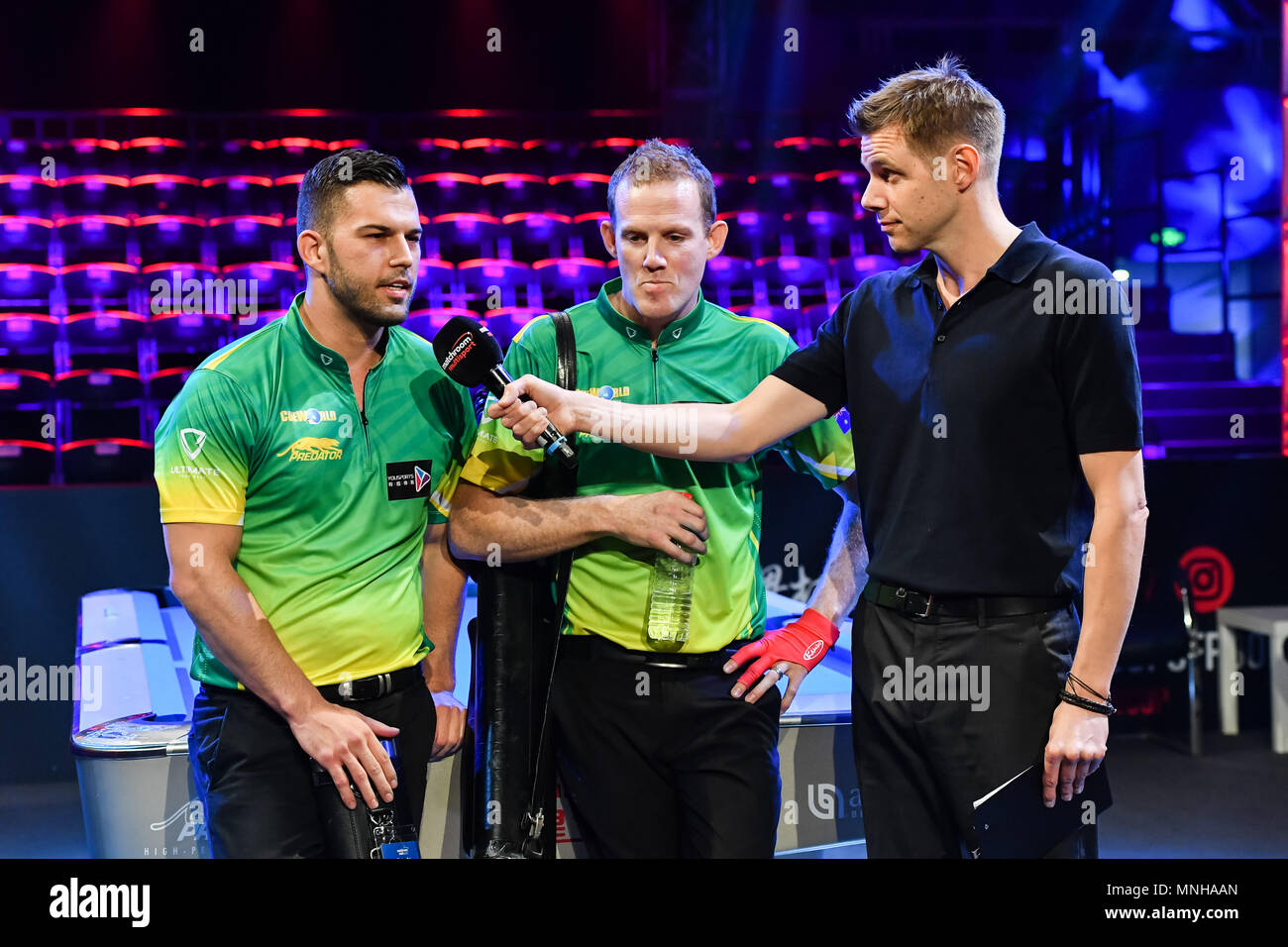 Snooker presenter hi-res stock photography and images - Alamy