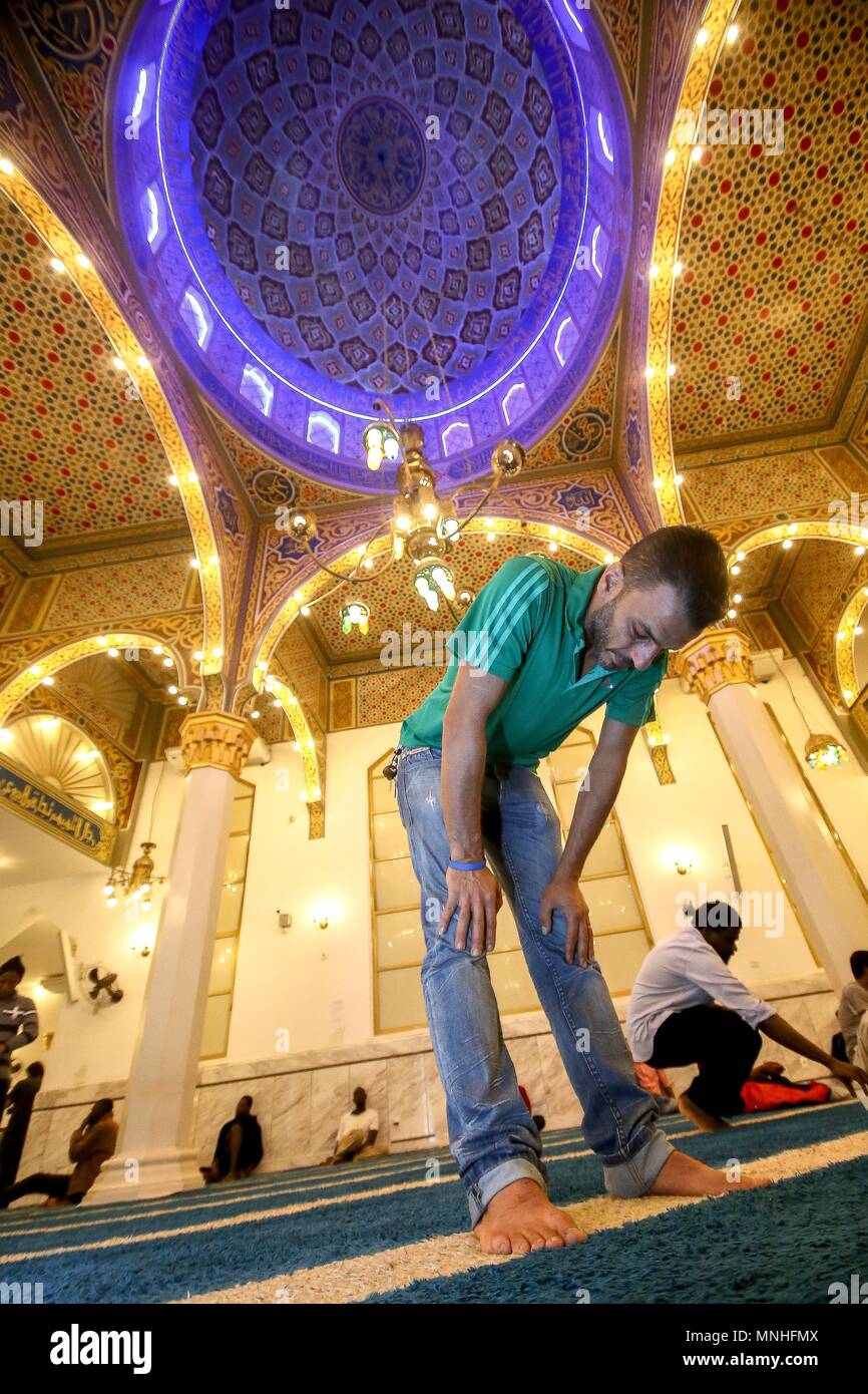 Sao Paulo, Brazil. 17th May, 2018. Muslims celebrate the beginning of ...