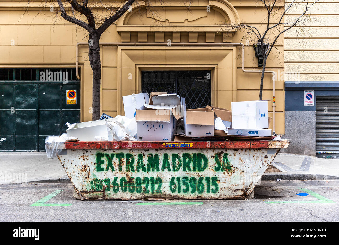 Skip full of rubbish hi-res stock photography and images - Alamy