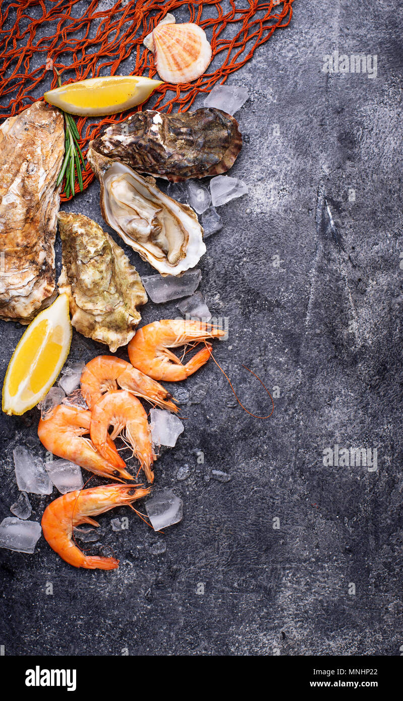 Shellfish assortment hi-res stock photography and images - Alamy