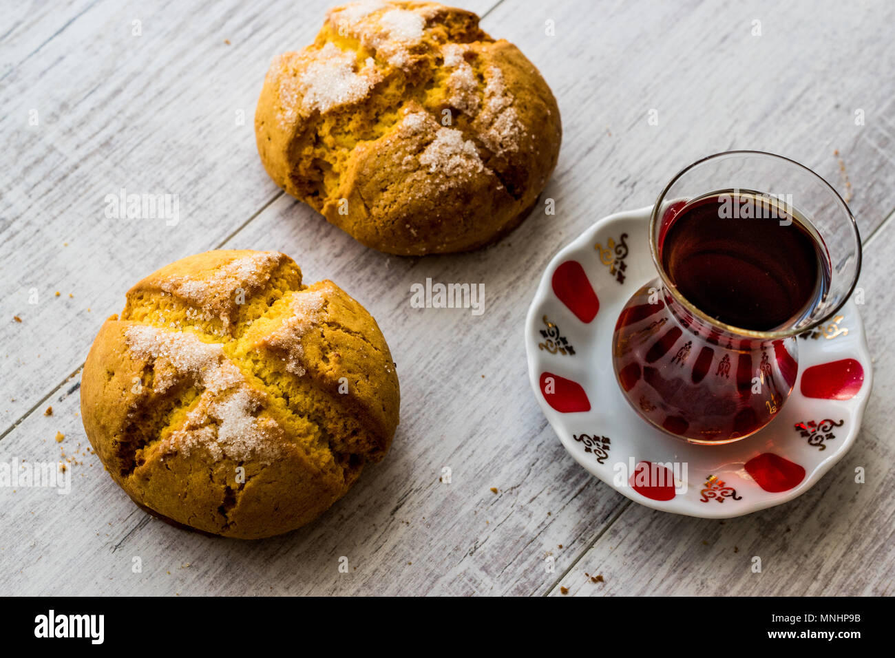 Turkish cookies Sam kurabiyesi and tea / Cookie with orange and sugar ...