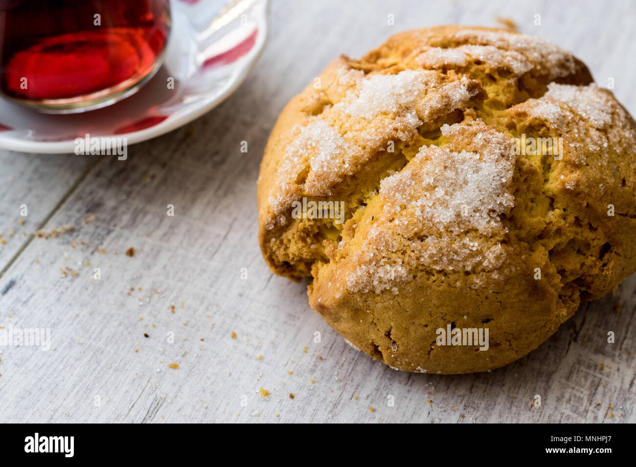 Turkish cookies Sam kurabiyesi and tea / Cookie with orange and sugar ...