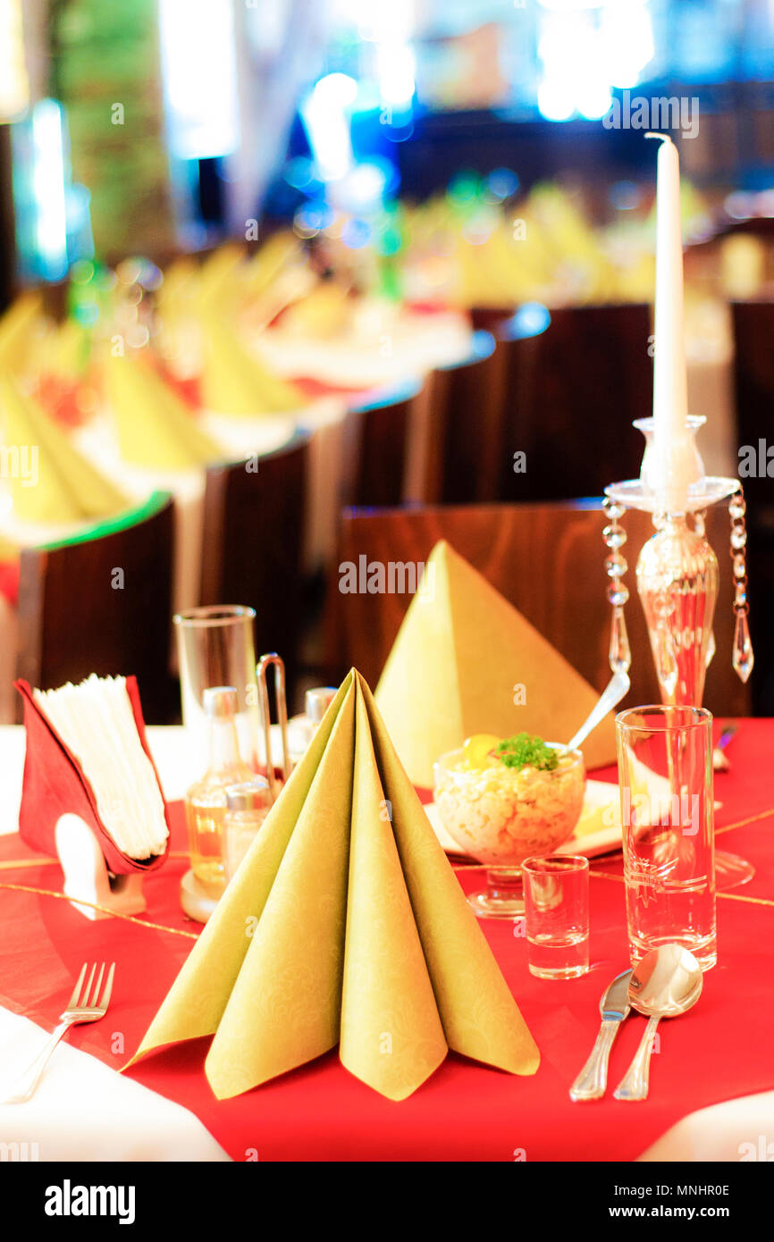 Table setting for a sumptuous evening dinner Stock Photo - Alamy