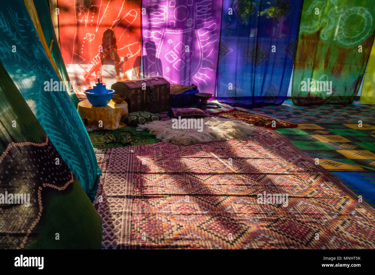 Arabic tent with colors and shadows in the desert Stock Photo - Alamy