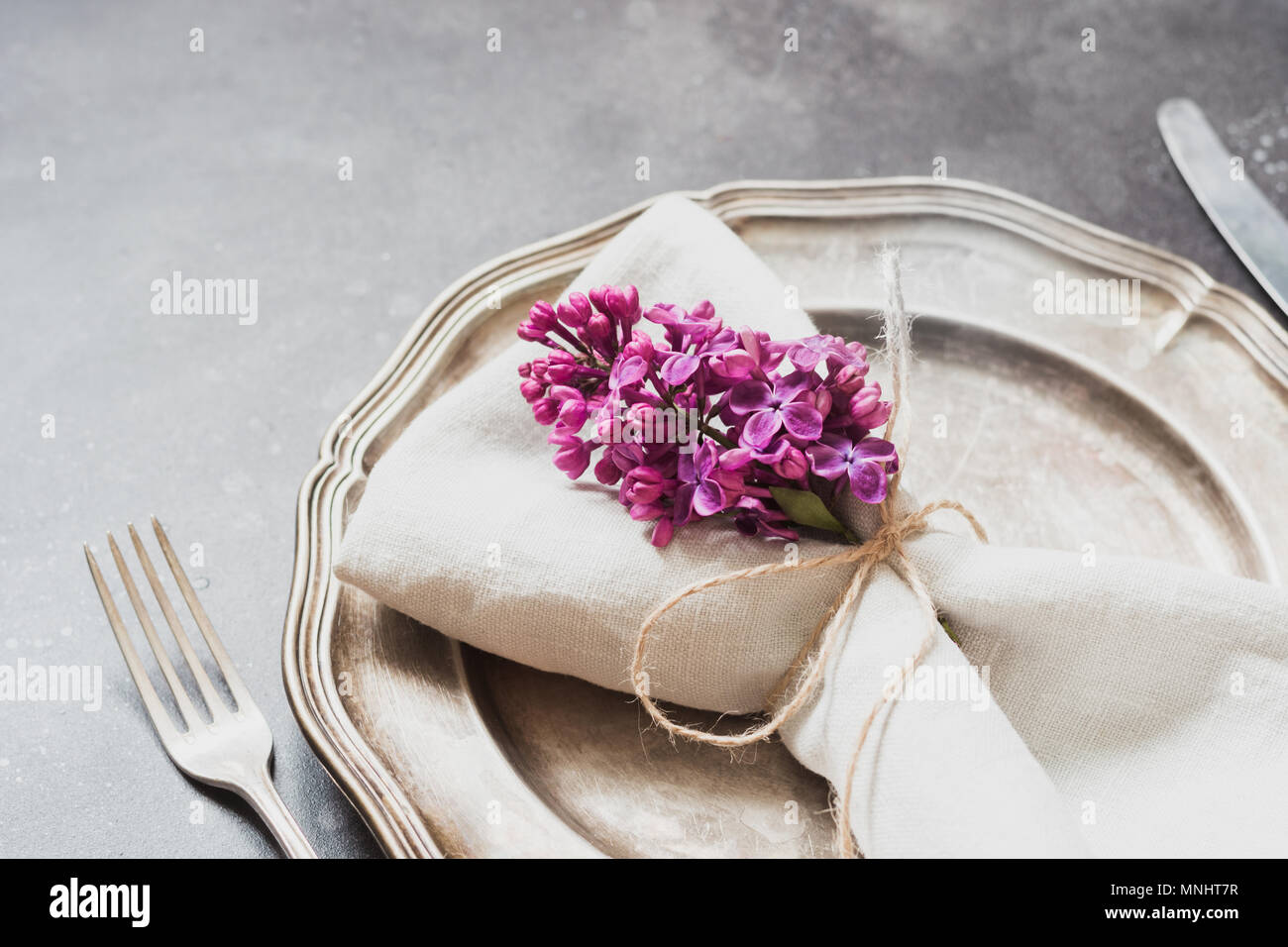 Place setting spring hi-res stock photography and images - Alamy